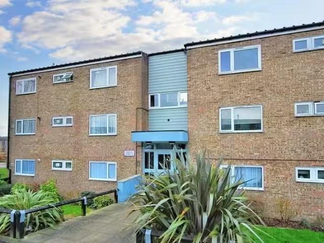 2 bedroom apartment for rent in Wheeler Close, Colchester, Esi.