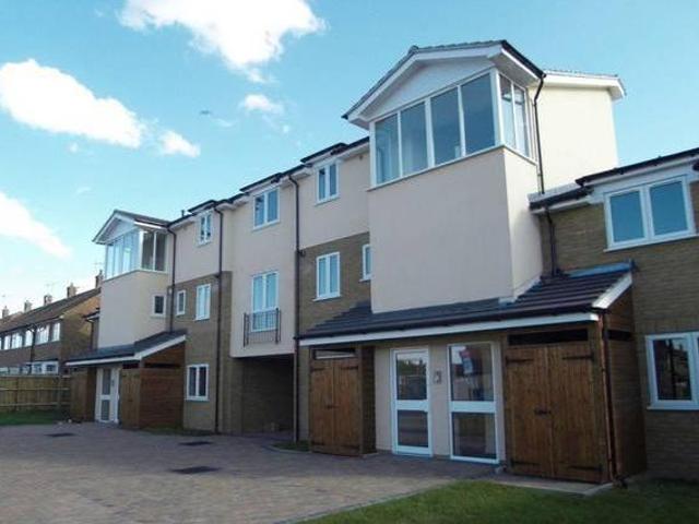 2 bedroom apartment for rent in Whinfell Way Gravesend DA12
