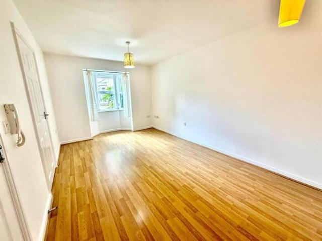 2 bedroom apartment for rent in Whitehall Drive, Wortley, Leeds, LS12
