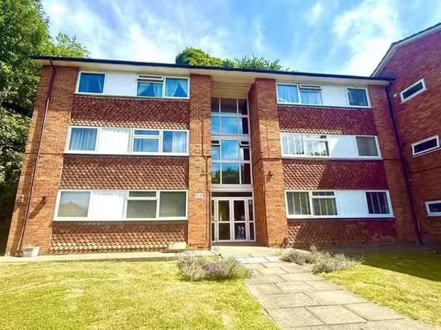 2 bedroom apartment for rent in Whyteleafe, CR3