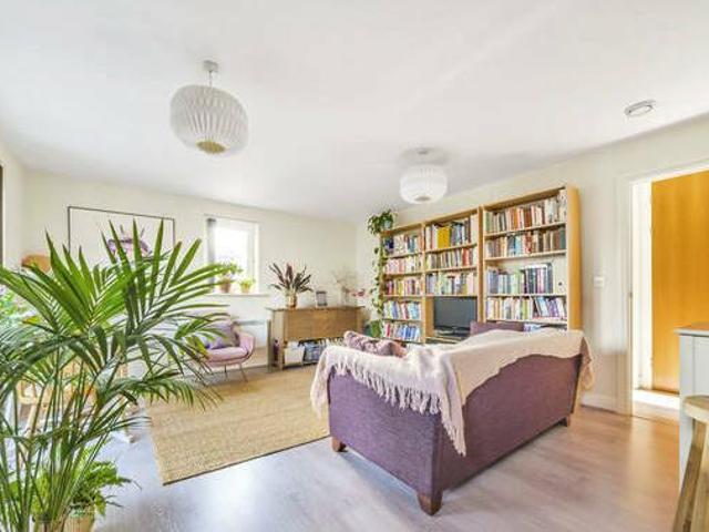 2 bedroom apartment for rent in Wilmot House SE11