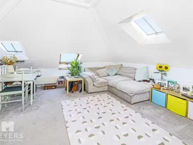 2 bedroom apartment for rent in Wilfred Road, Bournemouth, BH5.