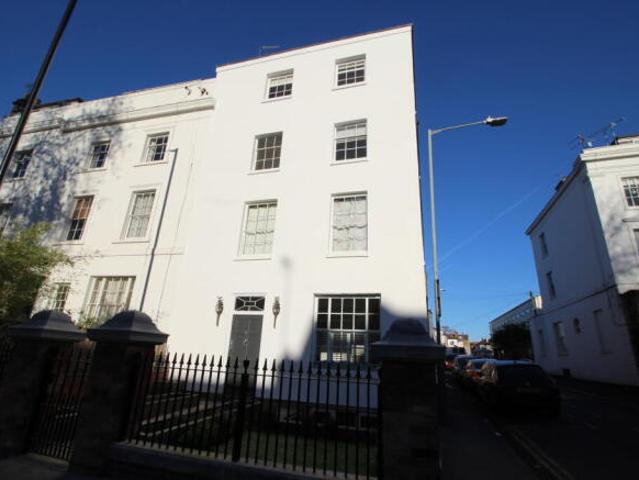 2 bedroom apartment for rent in Willes Road, Leamington Spa, CV32