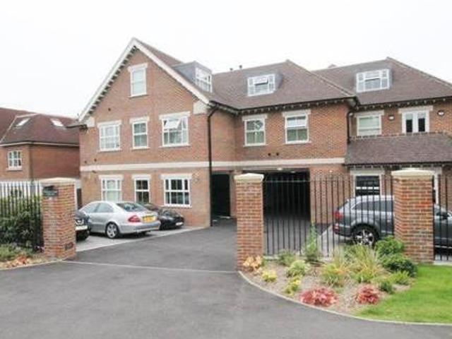 2 bedroom apartment for rent in William Court Manor Road Chigwell Essex IG7