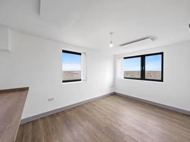 2 bedroom apartment for rent in Willow House, L21