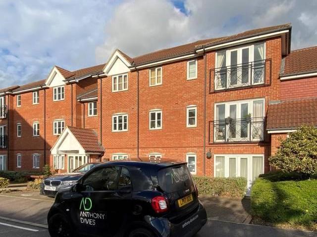2 bedroom apartment for rent in Winnipeg WayBroxbourneHertfordshireEN10