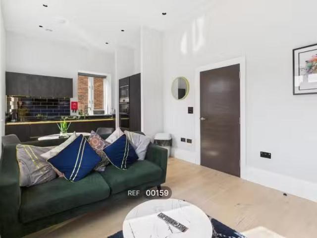 2 bedroom apartment for rent in Windsor, Kings Buildings, Sout.