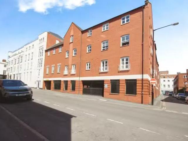 2 bedroom apartment for rent in Windsor Place, Leamington Spa.