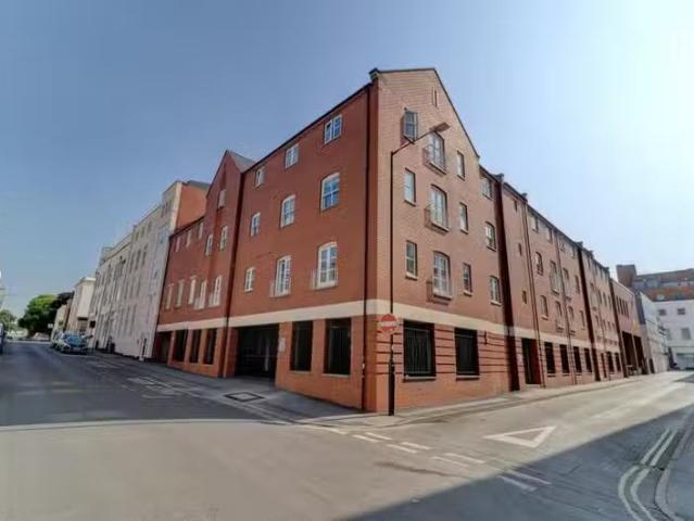 2 bedroom apartment for rent in Windsor Place, Leamington Spa.