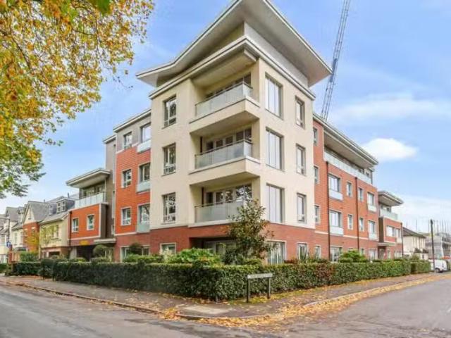 2 bedroom apartment for rent in Woking, Surrey, GU21