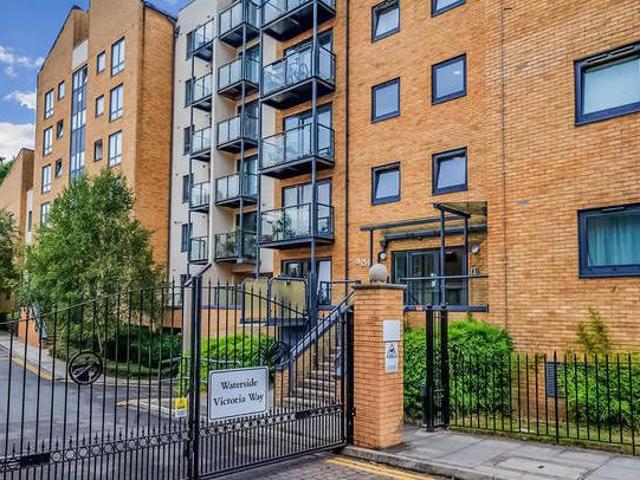 2 bedroom apartment for rent in Woking Surrey GU21