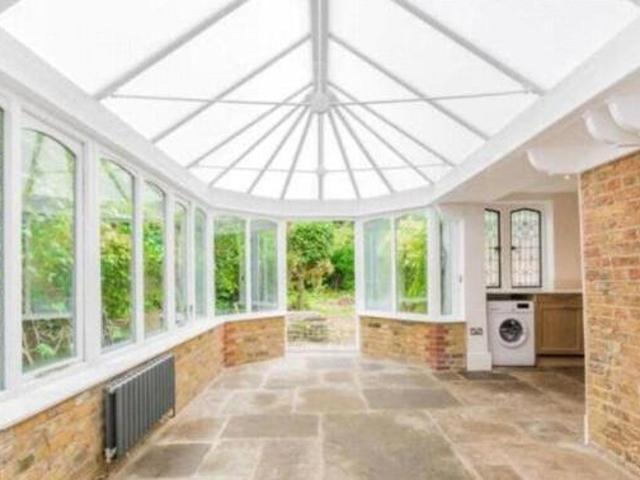 2 Bedroom Apartment For Rent In Wood Green, London