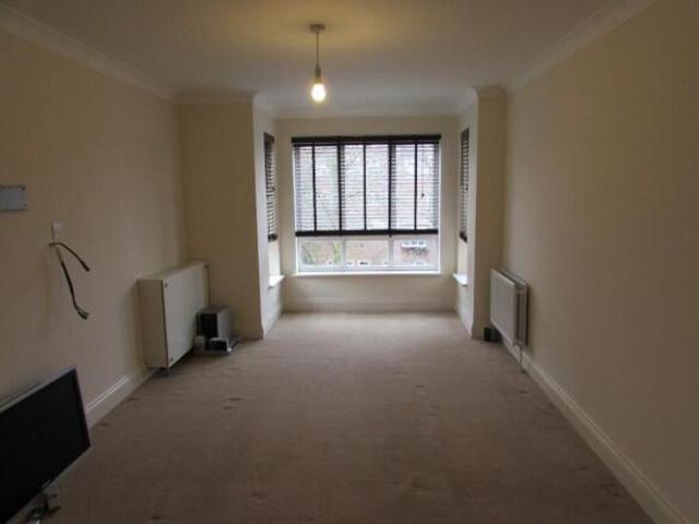2 bedroom apartment for rent in Woodcote Road, London, SM6