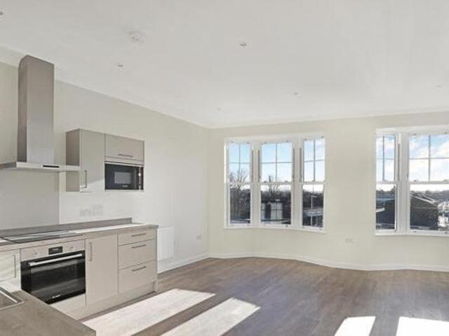 2 Bedroom Apartment For Rent In Woodford Green, Essex
