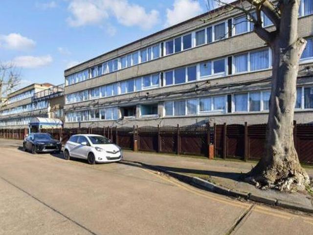 2 Bedroom Apartment For Rent In Woodford Green