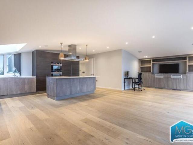 2 bedroom apartment for rent in Woodside Park Road, North Finchley, London, N12