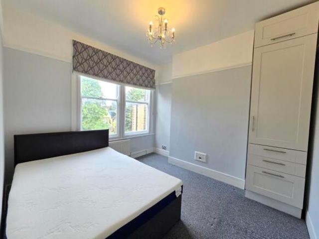 2 bedroom apartment for rent in Woodside Park Road, North Finchley, N12