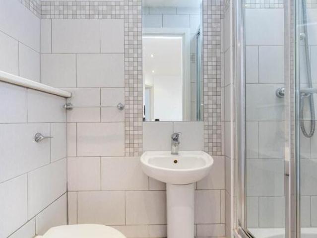 2 bedroom apartment for rent in Wool House, Back Church Lane, Tower Hamlets, London, E1
