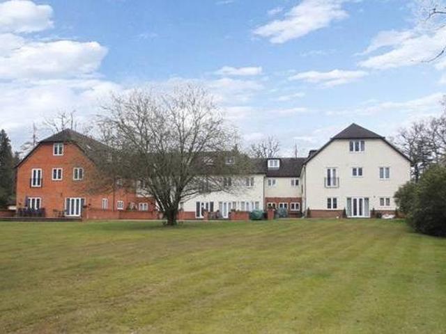 2 bedroom apartment for rent in Worplesdon GU22