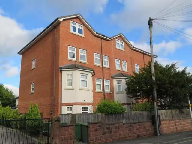 2 bedroom apartment for rent in Yew Tree Court, 21 Pye Road, W.