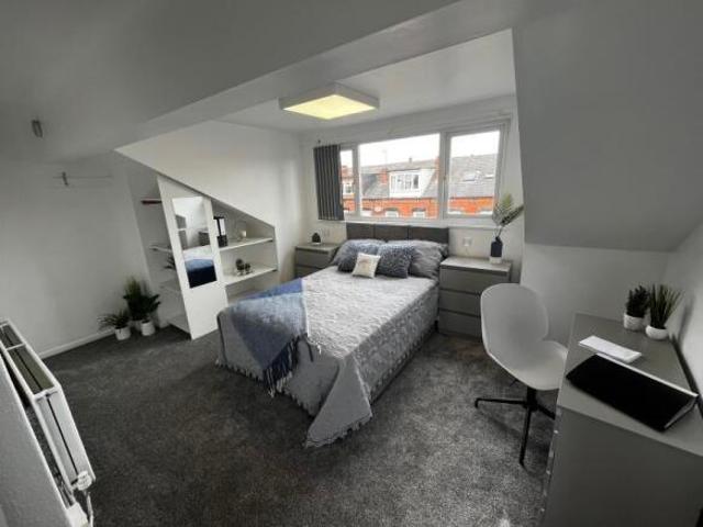 2 bedroom apartment for rent in 146a Cardigan Rd, LS6 1LU, LS6