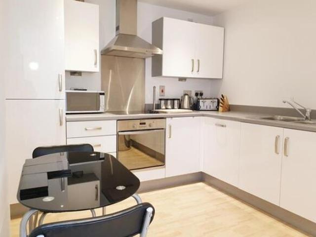 2 bedroom apartment for rent in 153 South Quay, SA1