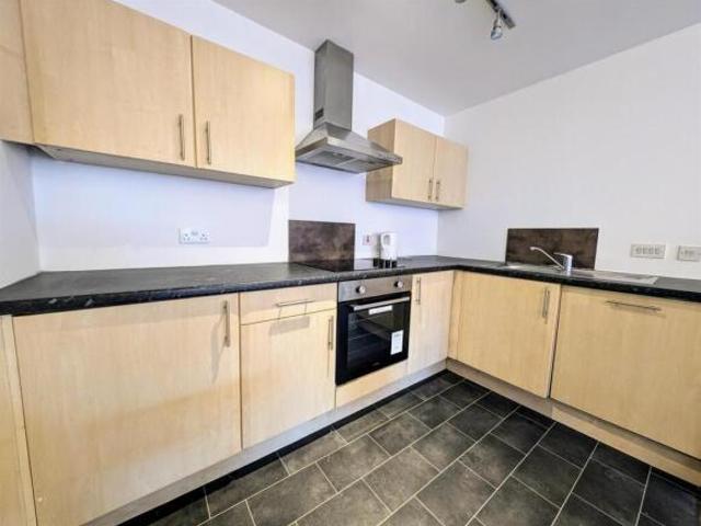 2 bedroom apartment for rent in 10E Moss Street, City Centre, L6