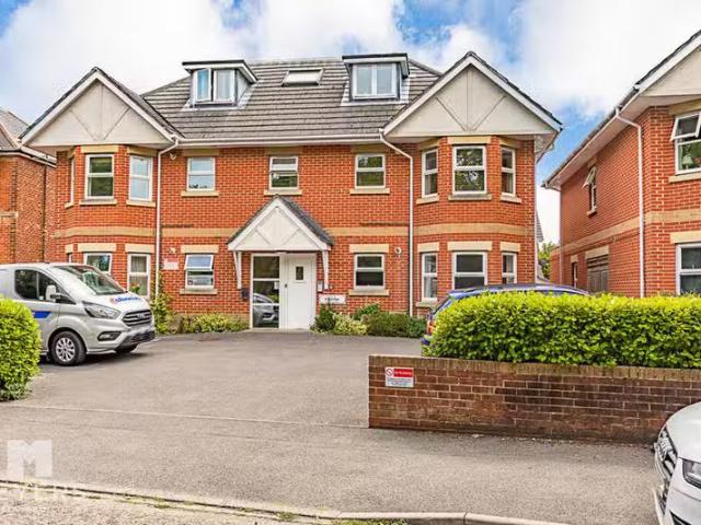 2 bedroom apartment for rent in 113 Stourvale Road, Bournemout.
