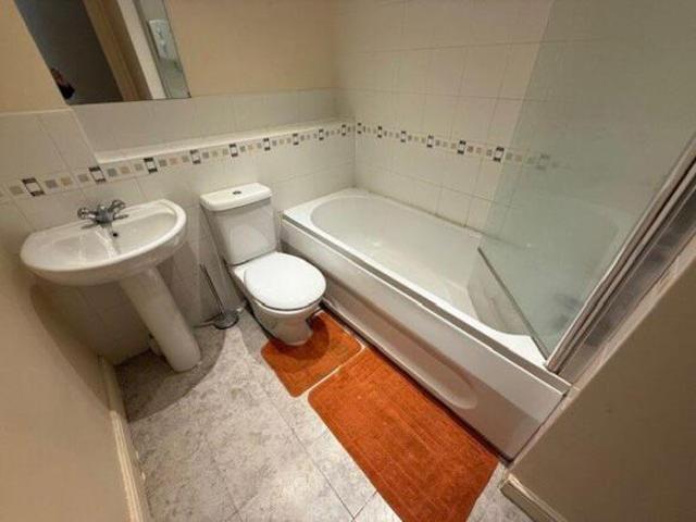 2 bedroom apartment for rent in 12 67A Greenwood Rd, Benchill, M22 8NB, M22