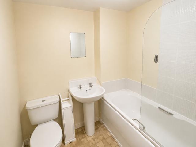 2 bedroom apartment for rent in 22 Explorer Court, PL2