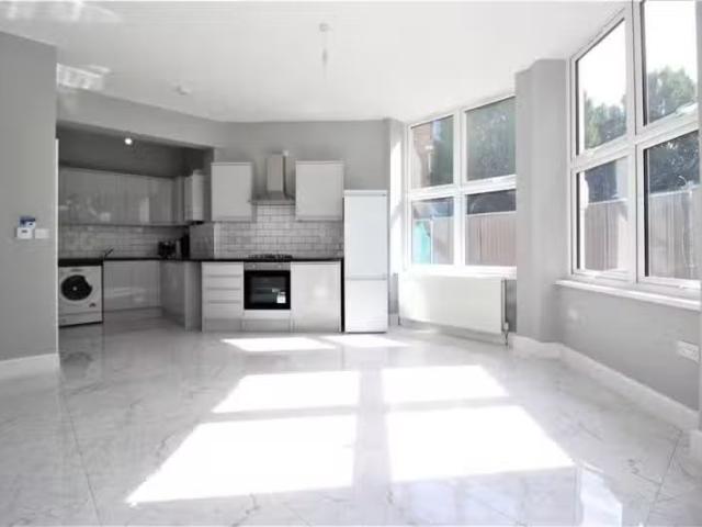 2 bedroom apartment for rent in 22 The Grove, Gravesend, Kent.