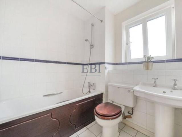 2 bedroom apartment for rent in 4 Millennium Drive, Isle Of Dogs, London, E14