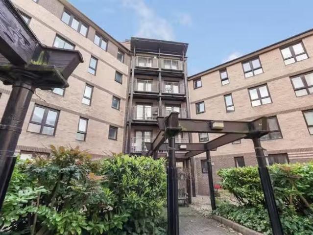 2 bedroom apartment for rent in 68 Brown Street, Glasgow, G2 8.