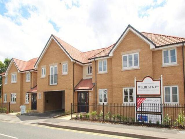 2 Bedroom Apartment For Rent In 75 Pield Heath Road