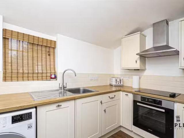 2 bedroom apartment for rent in 85a High Street, Ongar, CM5
