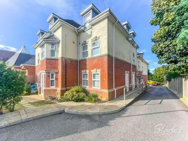 2 bedroom apartment for rent in 86 Southbourne Road, Southbou.