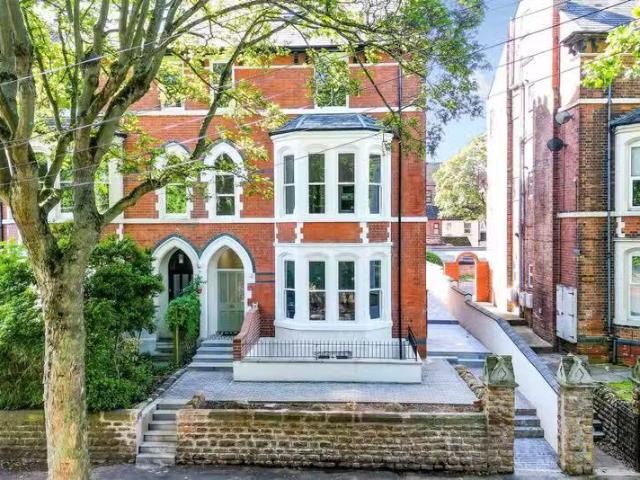 2 bedroom apartment for sale in Mapperley Road, Mapperley Park.