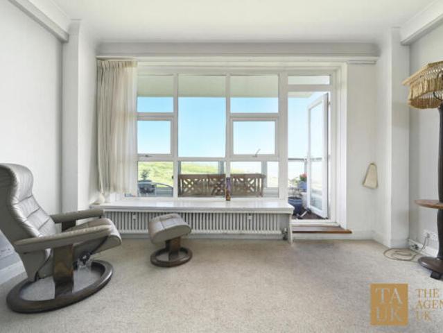 2 bedroom apartment for sale in Marine Drive, Brighton, BN2