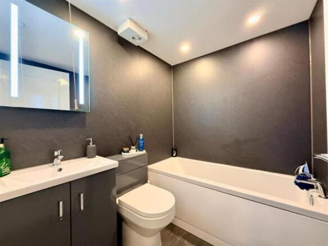 2 bedroom apartment for sale in Mariners Court, Plymouth, PL4
