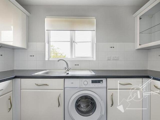 2 bedroom apartment for sale in Marsh View, Gravesend, DA12