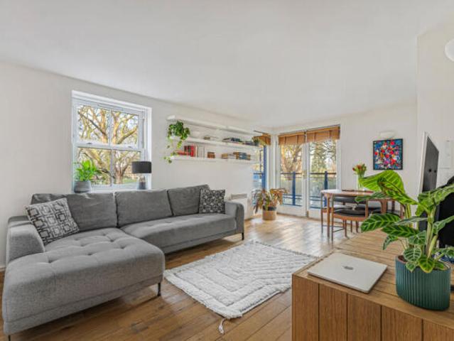 2 bedroom apartment for sale in Martello Street, London, E8