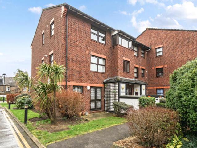 2 bedroom apartment for sale in Mayfield Road, London, W12