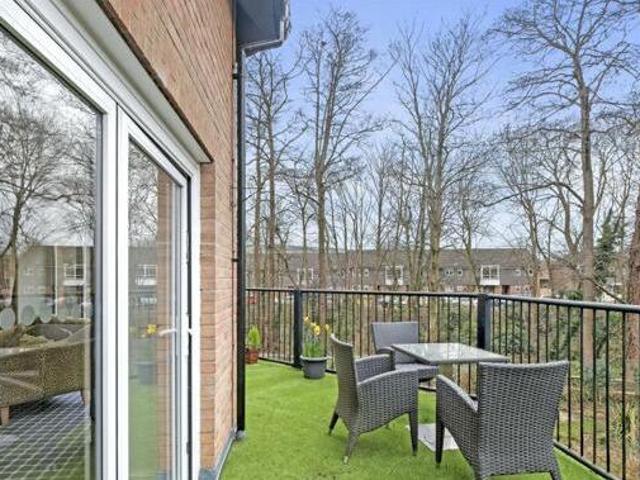 2 Bedroom Apartment For Sale In Meadowside, Storrington