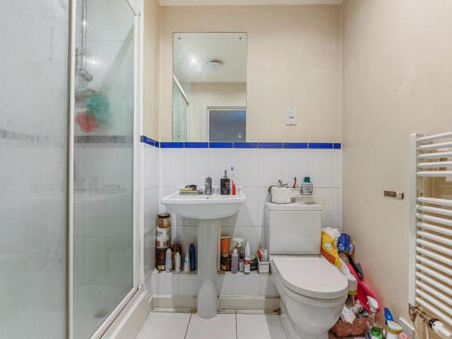 2 bedroom apartment for sale in Metropolitan Station Approach, Watford, WD18
