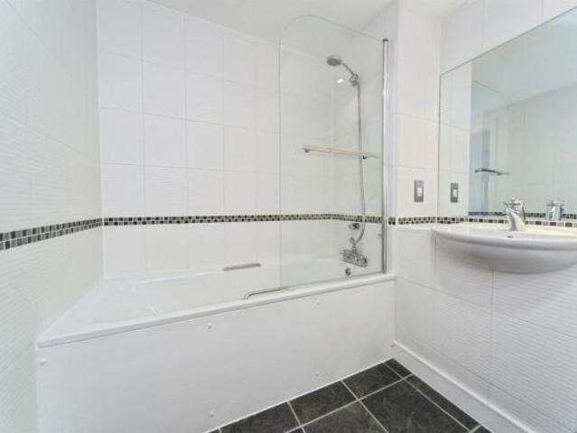 2 bedroom apartment for sale in Midway Quay, Eastbourne, BN23