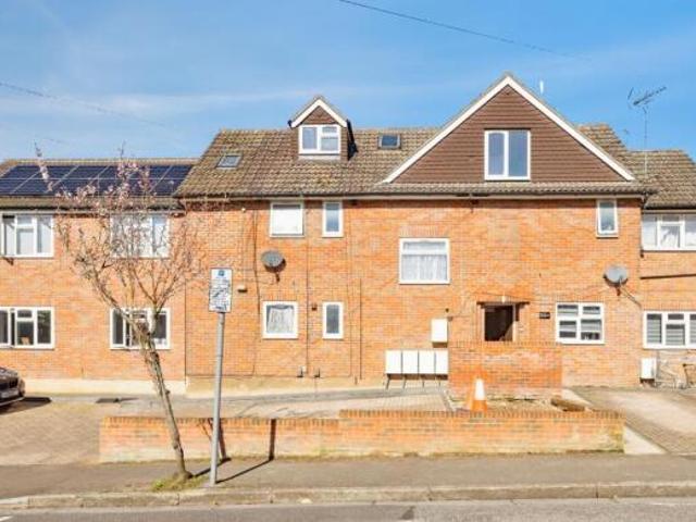 2 bedroom apartment for sale in Mildred Avenue, Watford, WD18