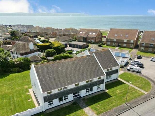 2 Bedroom Apartment For Sale In Milford on sea, Hampshire