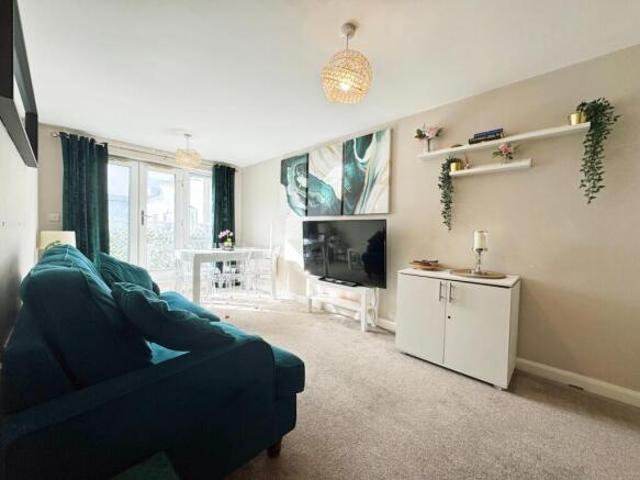 2 bedroom apartment for sale in Mill Street, Slough, SL2