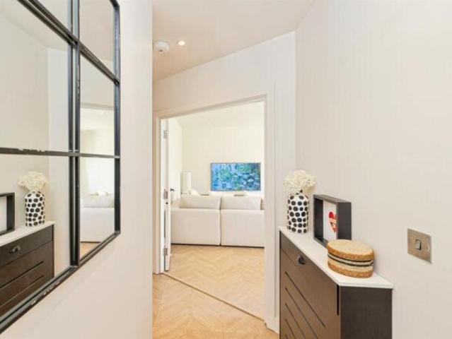 2 bedroom apartment for sale in Modena Mews, Watford, WD18
