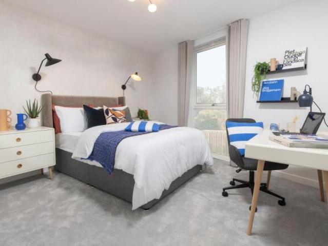 2 bedroom apartment for sale in Montem Lane, Slough, Berkshire SL1